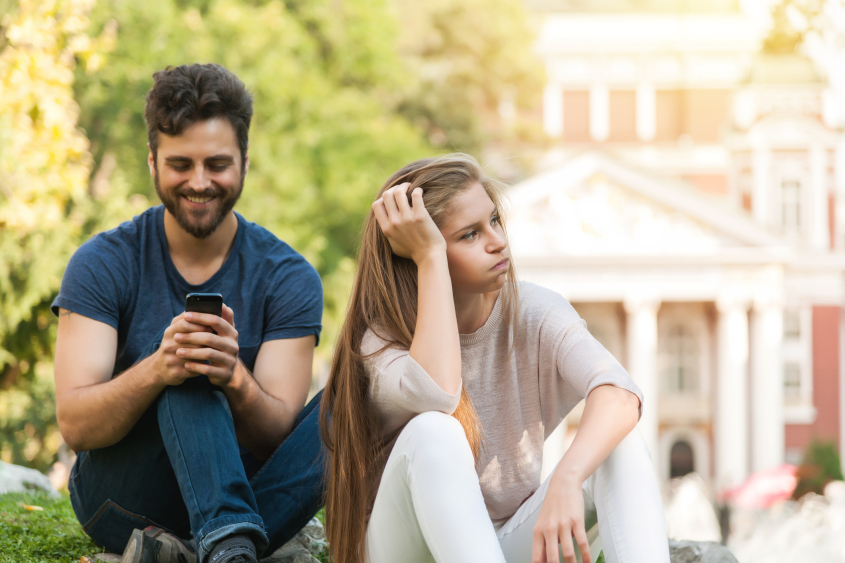 How Smart Phones Ruin Relationships